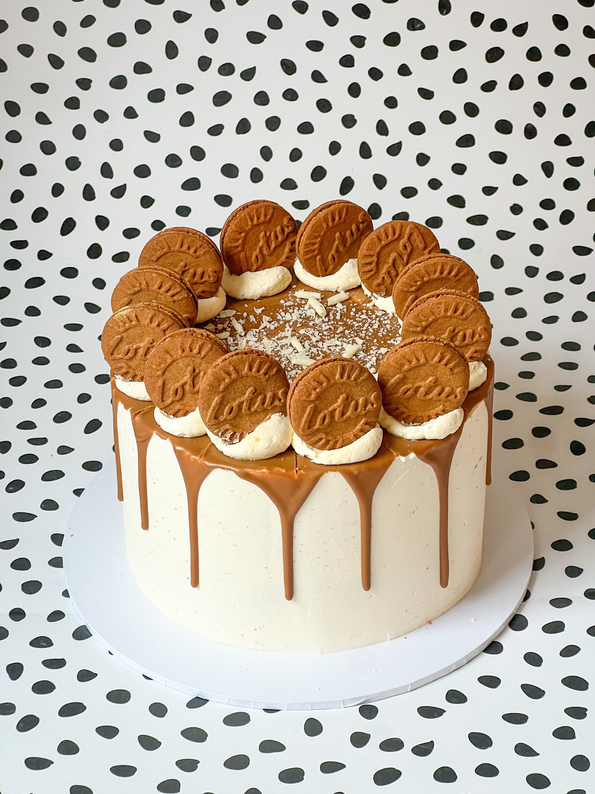 Ready to Order Cakes (Feeds 12) – The Baking Box Llanelli